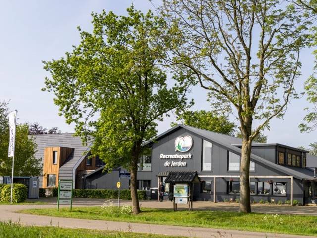 Recreatiepark De Jerden - in der Nähe der friesischen Seen und Sloten